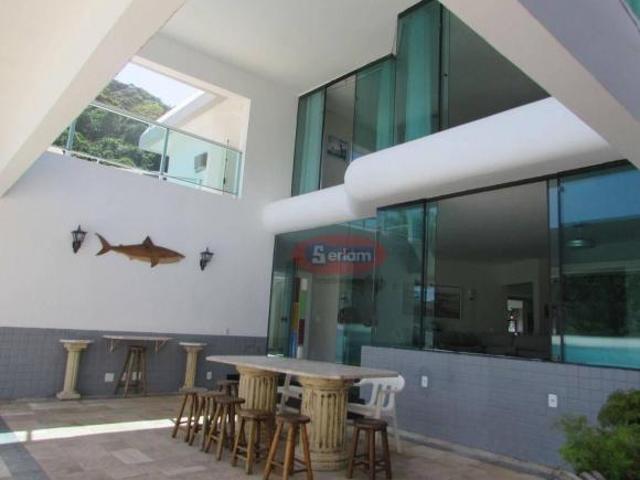 Casa de Alto Padrão com 5 Suítes e Lazer Completo– Guarujá
