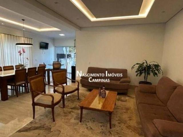 Casa de Alto Padrão com 5 Suítes e 393 m² à Venda por R$ 2.790.000