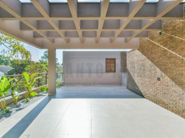 casa de alto padrão, com 620m² de A/C a venda na Chacara Flora