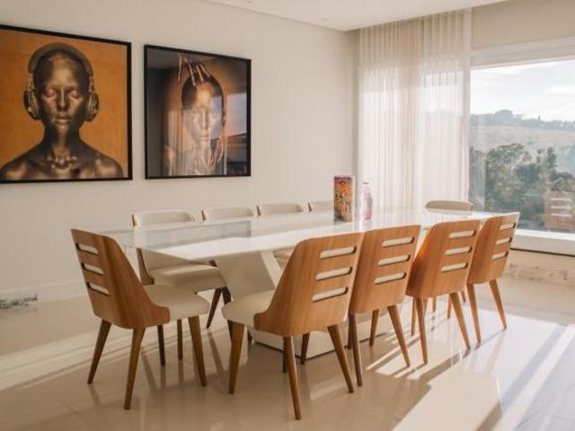 Casa de Alto Padrão com 780 m² e Academia Privativa | Piscina Aquecida | Praticamente Mobiliada | Co
