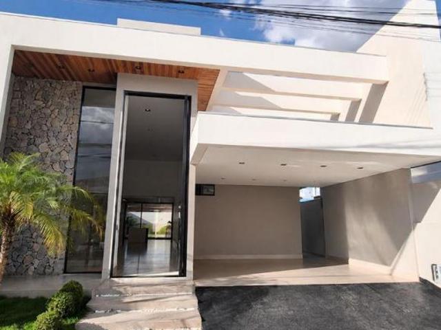 Casa de alto padrão com 300m² e 3 quartos Arniqueiras