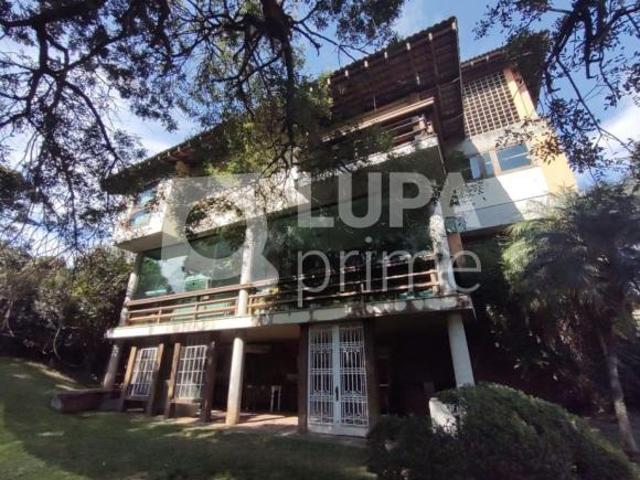 Casa de alto padrão com 3200m2 área total