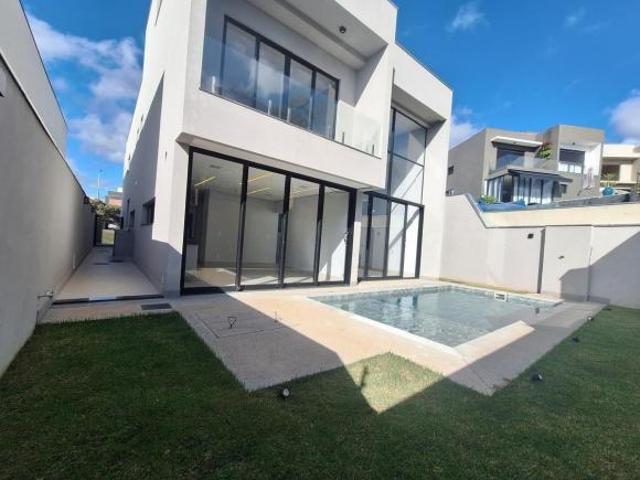 Casa de Alto Padrão com 340m² no Alphaville Nova Esplanada I Locação / Venda