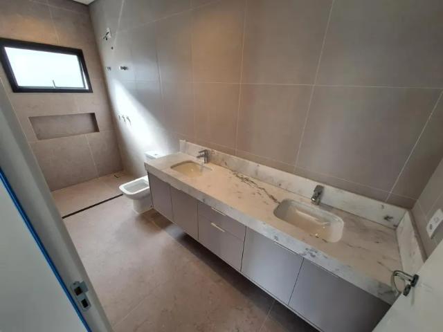 Casa de Alto Padrão com 340m² no Alphaville Nova Esplanada I Locação / Venda