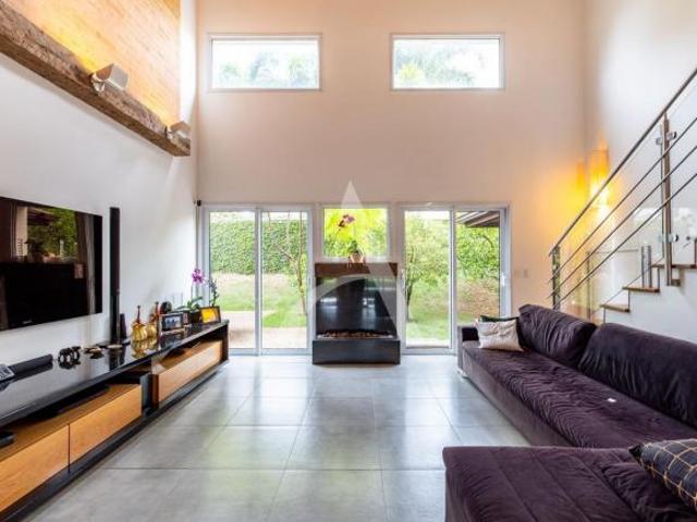 Casa de Alto Padrão com 381m² com 4 Suítes no Parque das Araucárias