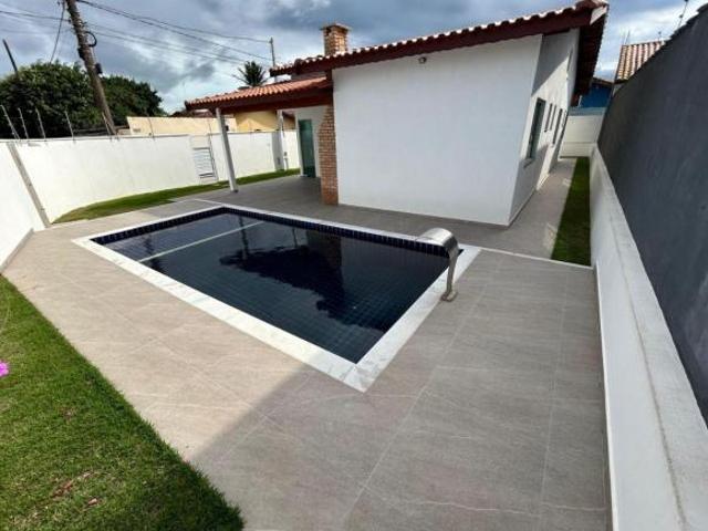 Casa de Alto Padrão com 3 Dormitórios, Área Gourmet a Apenas 300 Metros da Praia em Itanhaém