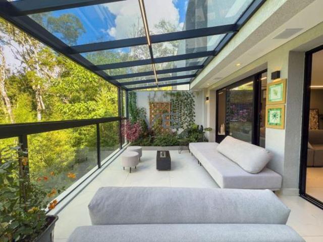 Casa de Alto Padrão com 3 quartos, 1suíte, 3 Vagas de garagem, 209 m² util, em Santa Felicidade