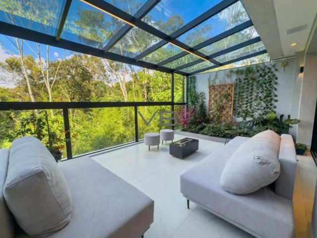Casa de Alto Padrão com 3 quartos, 1suíte, 3 Vagas de garagem, 209 m² util, em Santa Felicidade