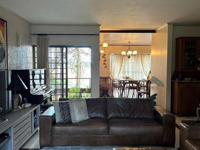 CASA DE ALTO PADRÃO COM 3 QUARTOS E PISCINA, NO PORTAL DO PARAÍSO I