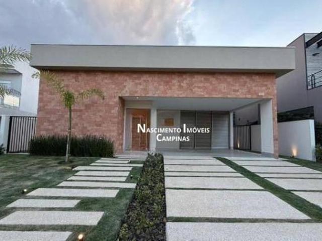 Casa de Alto Padrão com 3 Suítes, 237 m² à Venda por R$ 2.940.000