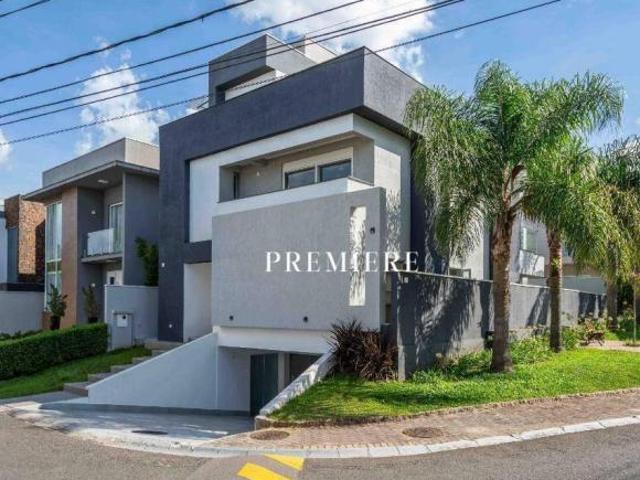Casa de Alto padrão com 3 suítes à venda em condomínio em Santa Felicidade