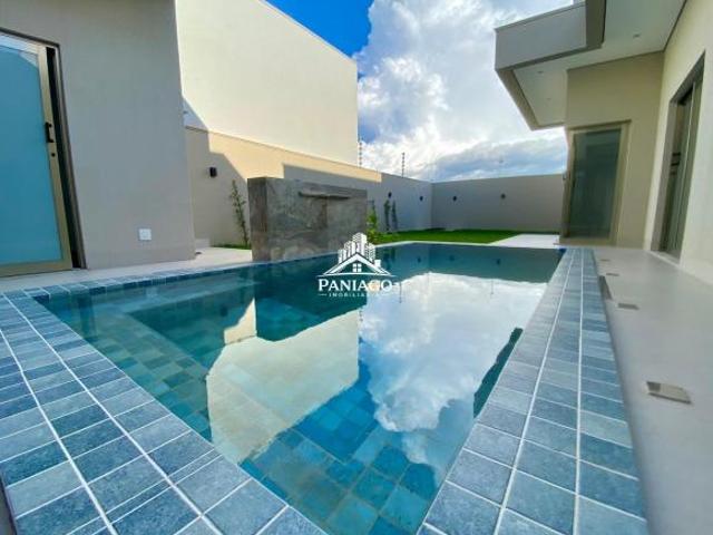 Casa de alto padrão com 3 suítes, cozinha gourmet e piscina com cascata