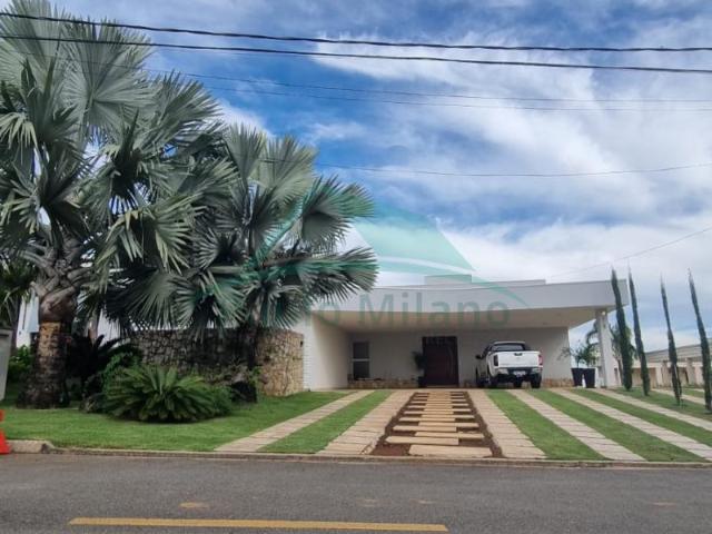 Casa de alto Padrão com 3 suítes e área de lazer a venda no Residencial dos Lagos