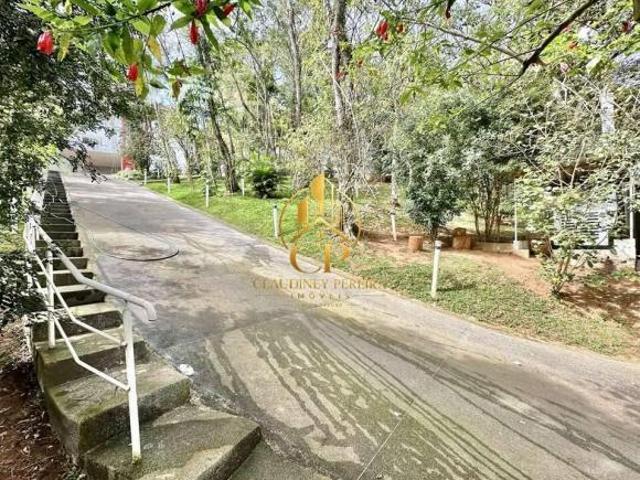 Casa de Alto Padrão com 3 Suítes, Elevador Panorâmico e Terreno de 2.666 m²