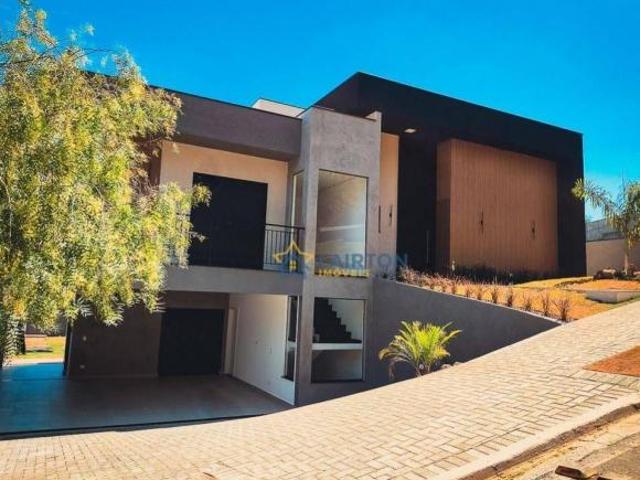 Casa de Alto Padrão com 3 Suítes em Condomínio Fechado em Atibaia