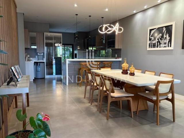 Casa de alto padrão com 3 suítes, jacuzzi e terreno de 700m2 na Vila Yolanda