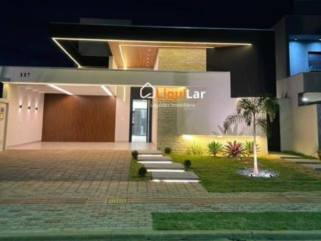 Casa de Alto Padrão com 3 Suítes, Piscina e Energia Fotovoltaica em Condomínio Fechado