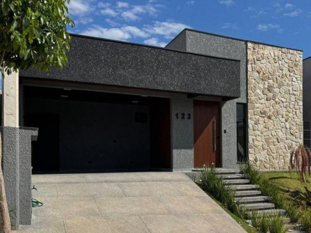 Casa de Alto Padrão com 3 Suítes, Piscina Privativa e Área Gourmet no Cyrela