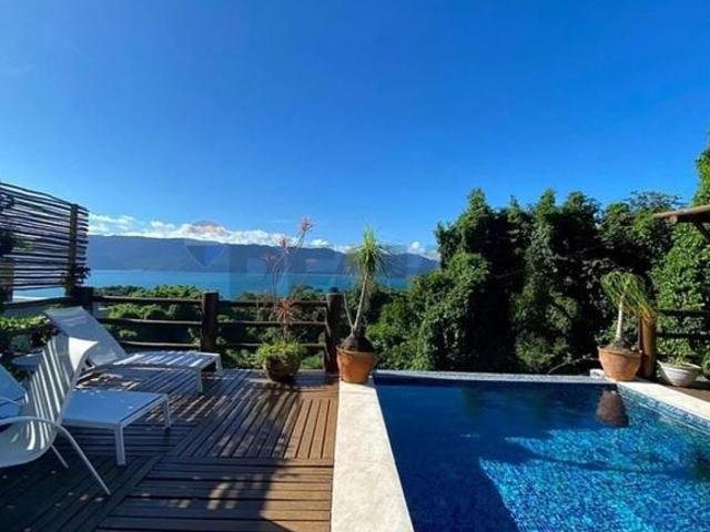 Casa de Alto Padrão com Vista Deslumbrante e Marina Privilegiada