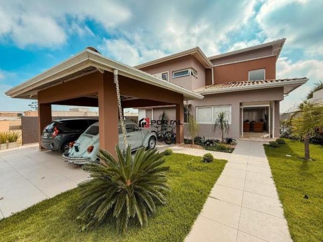 Casa de alto padrão com vista panorâmica à venda na Granja Viana