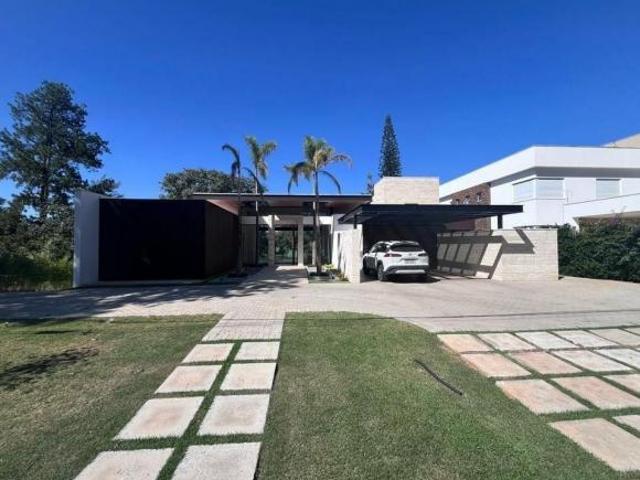 Casa de Alto Padrão com Vista para o Lago – Condomínio Lago Azul Golfe Club