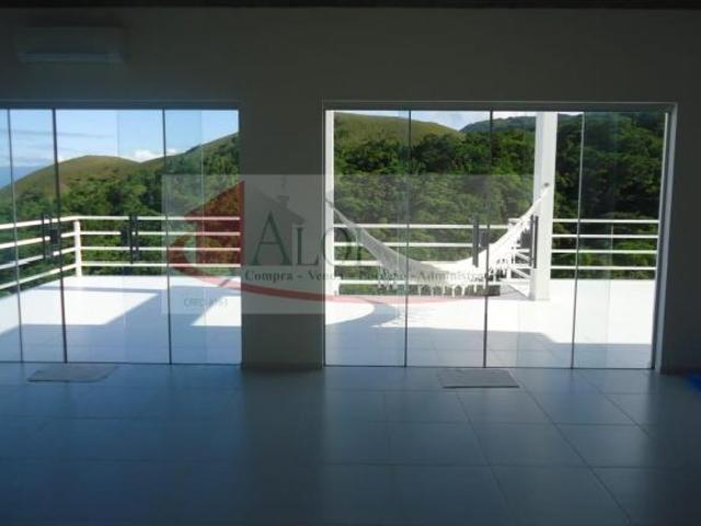 Casa de alto padrão com vista para o mar em Siriúba Ilhabela com 409 m² de Área útil e 830 de terr