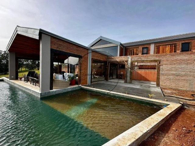 Casa de alto padrão com vista para a represa e montanhas Joanópolis