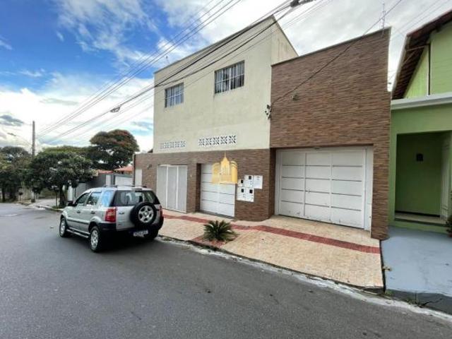 Casa de Alto Padrão com Vista, Piscina, Área Gourmet, Casas Anexas, Loja e 3 Entradas