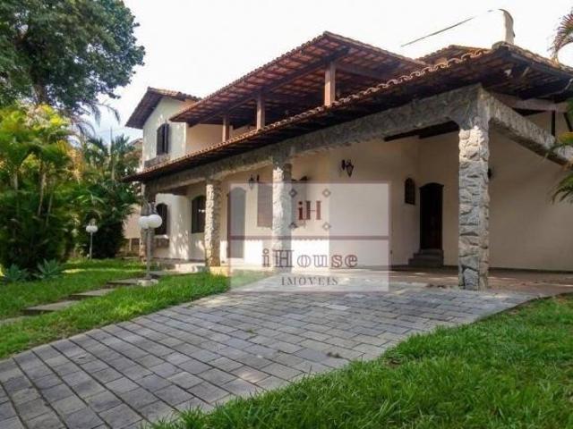 Casa de alto padrão com amplo lazer, 5 quartos e localização privilegiada!