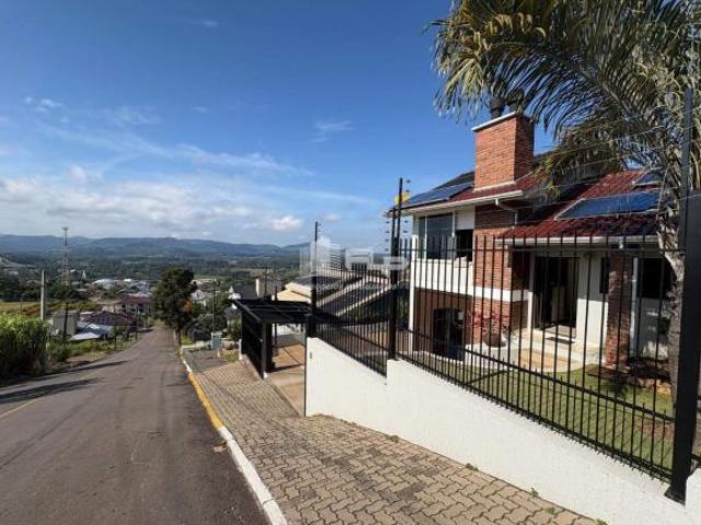 CASA DE ALTO PADRÃO COM LINDA VISTA DA CIDADE