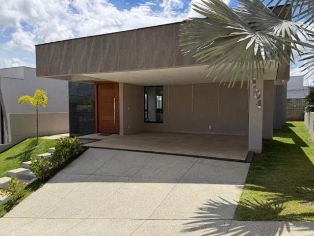 Casa de Alto Padrão com Pé Direito Duplo e Lazer Completo em Condomínio