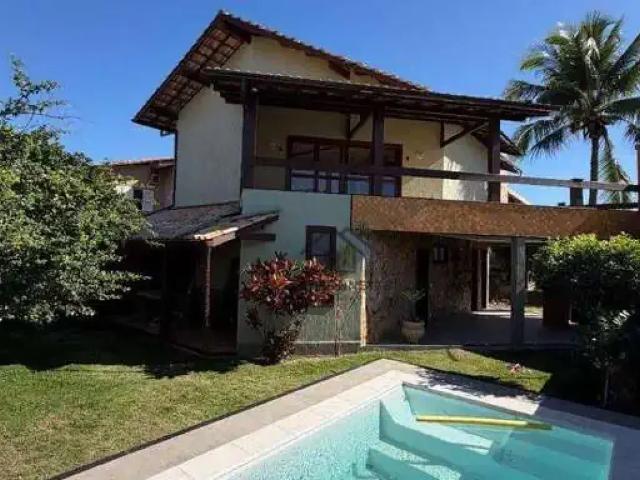 Casa de Alto Padrão com Pé Direito Duplo e Lazer Completo, Piscina, Sauna em Camboinhas