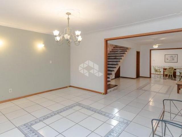 Casa de alto padrão com perfil residencial e comercial no bairro Jardim São Pedro
