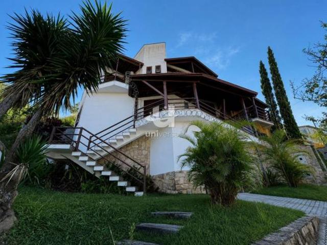 Casa de Alto Padrão com Piscina e 4 Quartos à Venda no Quintas das Avenidas – 262m² de Conforto e So