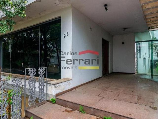 Casa de alto padrão com piscina, edícula e 8 vagas no Alto da Lapa