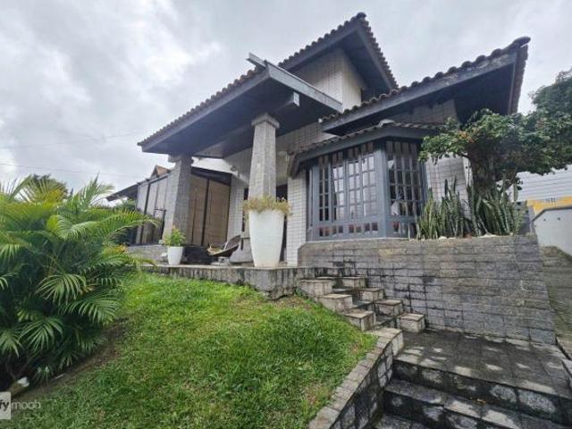Casa de Alto Padrão com Piscina em Santa Felicidade Curitiba