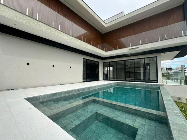 Casa de Alto Padrão com Piscina Solar Aquecida e Automação Completa no Cyrela