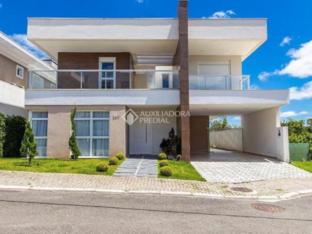 Casa de Alto Padrão Condomínio Clube em Santa Felicidade!