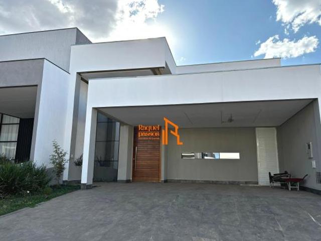 Casa de Alto Padrão de 03 Suítes em Arniqueiras