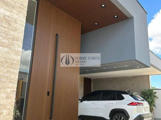 Casa de Alto Padrão de 260m² com 4 Suítes, com Piscina em São Pedro