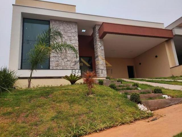 Casa de alto padrão de 286 m² com 3 quartos, sendo 2 suítes, 3 banheiros e pisci