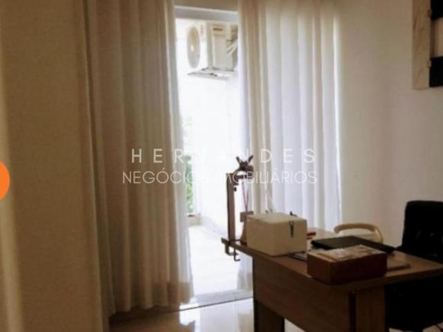 Casa de alto padrão disponível para venda em condomínio fechado!