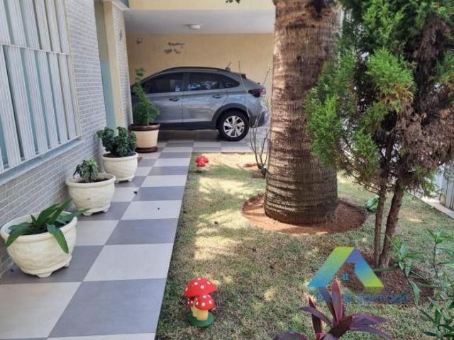 Casa de alto padrão e fino acabamento com 360m² em região privilegiada na região do Jardim da Saúde!