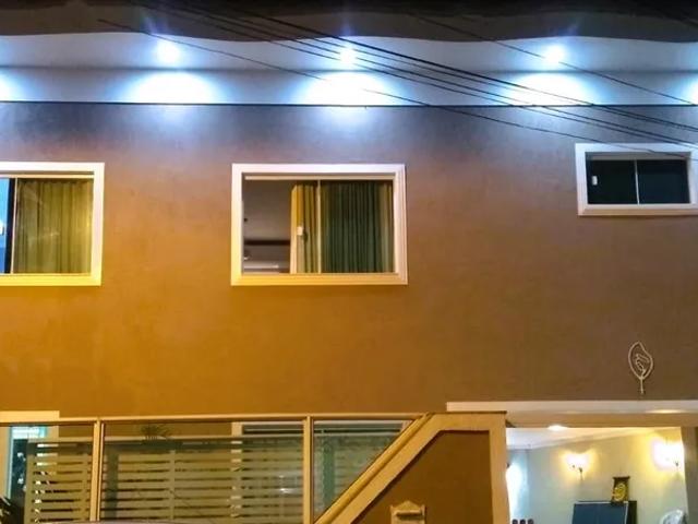 Casa de alto padrão e fino acabamento em condomínio no Camarão