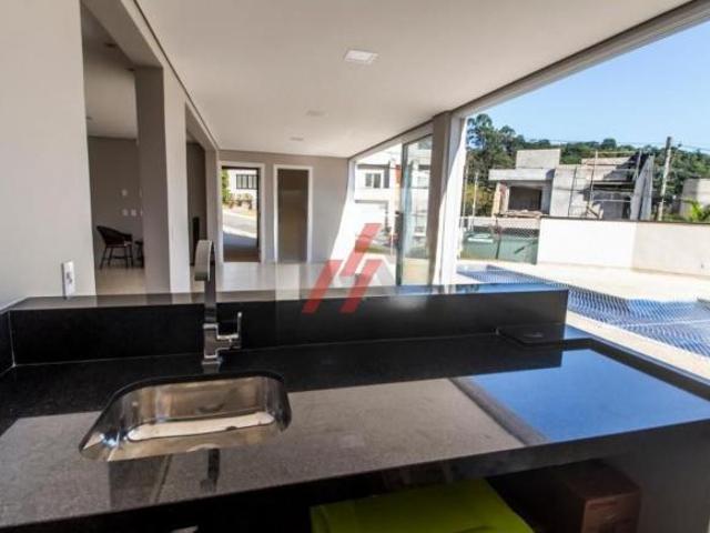 Casa de alto padrão em Alphaville: 3 quartos, 01 suíte, 3 salas, 4 banheiros, 4 vagas de garagem, 28
