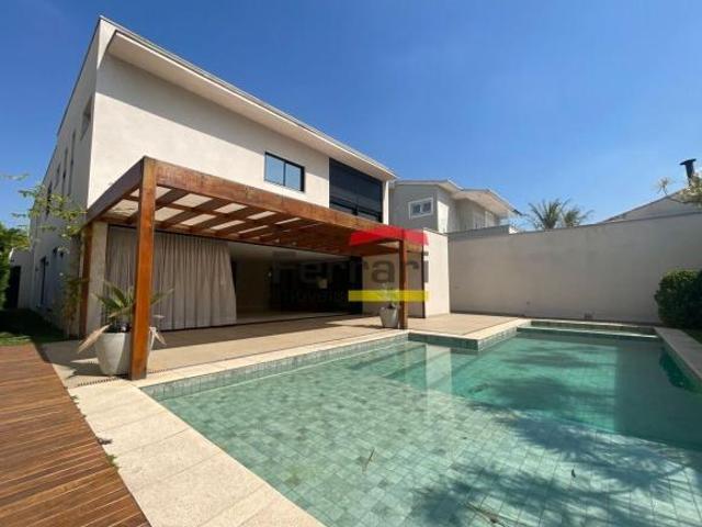 Casa de alto padrão em Alphaville Zero ? 4 suítes, área gourmet e piscina com hidro