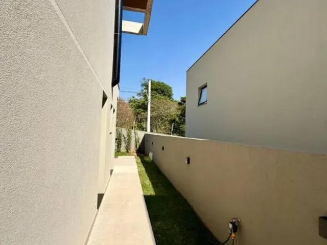 Casa de Alto Padrão em Condomínio Fechado – Localização Privilegiada