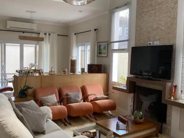 Casa de alto padrão em condomínio na cidade R$ 1.900.000,00