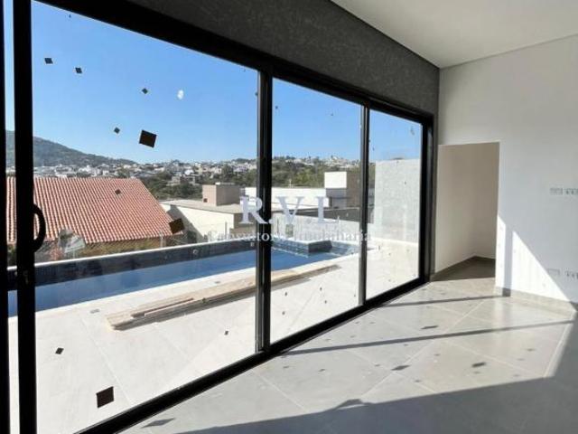 Casa de alto padrão em condomínio: 3 dormitórios, 1 suíte, 2 salas, 4 banheiros, 4 vagas, 280 m² em