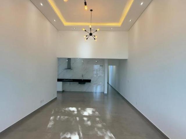 Casa de alto padrão em condomínio: 3 quartos, 2 suítes, 2 salas, 3 banheiros, 4 vagas de garagem, 17